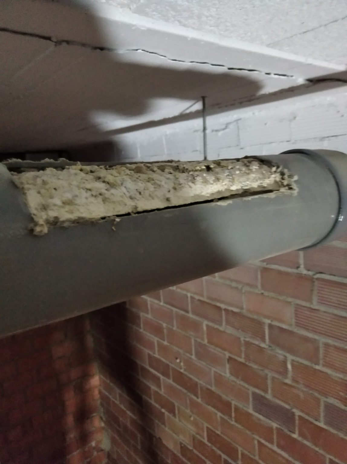 Tubería atascada con cemento | Limpieza de cañerías